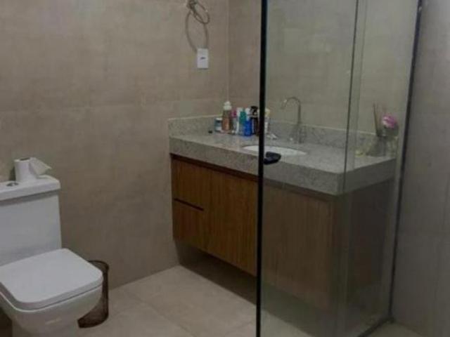 Casa de 180 mt² com 3 quartos, 1 suíte, 2 vagas e quintal à venda no Jardim Maria Izabel