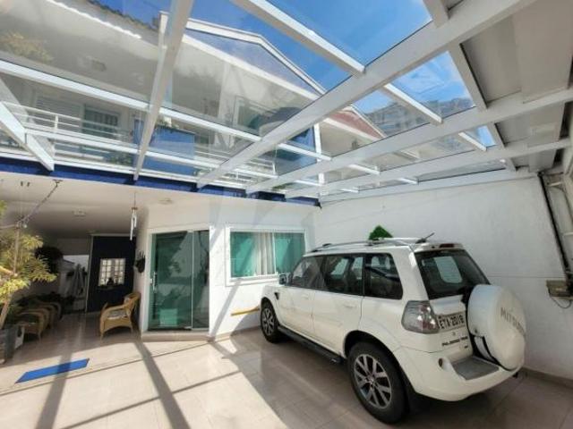 Casa de 180m2 com 4 dormitórios 2 suítes e 4 vagas