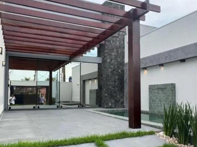 Casa de 190 m² com 3 quartos à venda no Centro