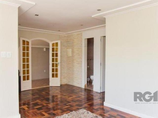 Casa de 197m² 5 dormitórios, 3 vagas no bairro Rubem Berta