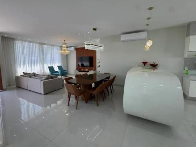 Casa de 195 m² com 4 quartos à venda em Uberlândia