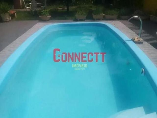 CASA DE 1000m² DE TERRENO COM PISCINA NO CONDOMÍNIO PORTAL DOS IPÊS