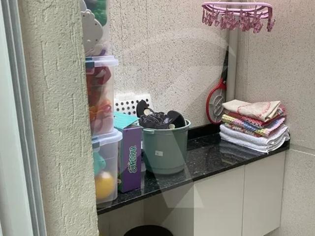 Sobrado em Condomínio fechado com 105 mts², 02 quartos, 1 vaga, na Vila Nivi