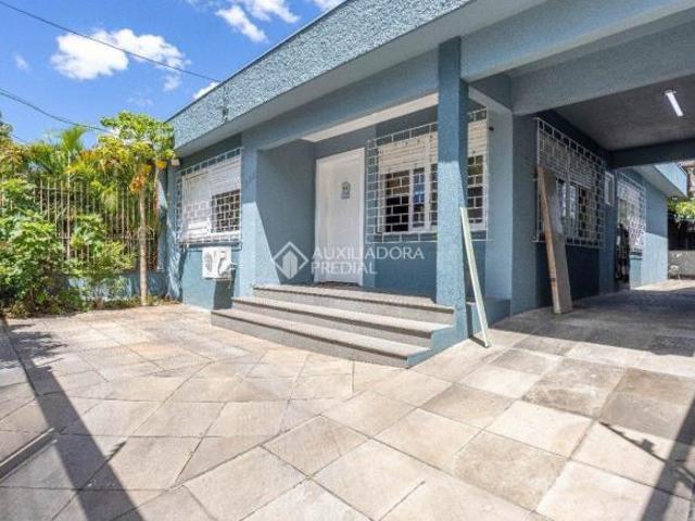 Casa de 108 m2 com 3 qurartos sendo uma suíte Porto Alegre/RS