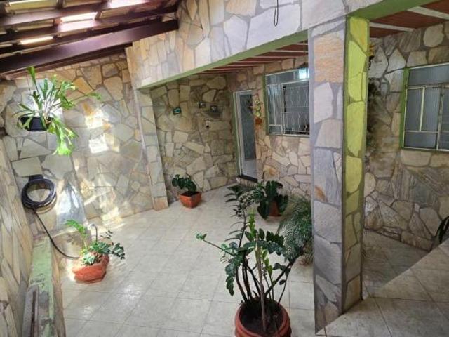 Casa de 120m com 4 quartos no Bairro Ovídio Guerra