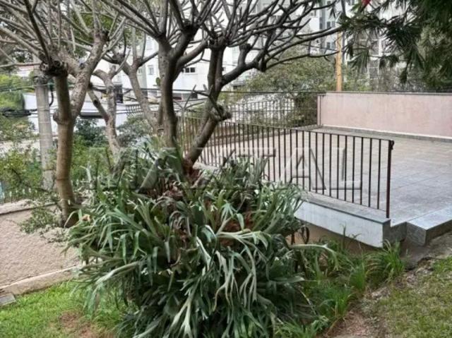 Casa de 120m² com 3 dormitórios, 1 banheiro, Edícula, 3 vagas de garagem, no Jardim Paraiso