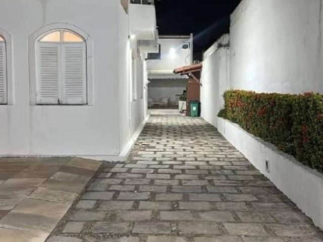 Casa de 12.000 m² na Ubaldo Osório Itaigara Salvador BA, aluguel por R$ 15.000/mês