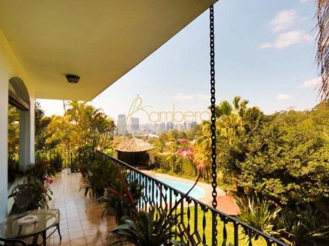 Casa de 1.200 m2 com 4 dormitórios no Real Parque