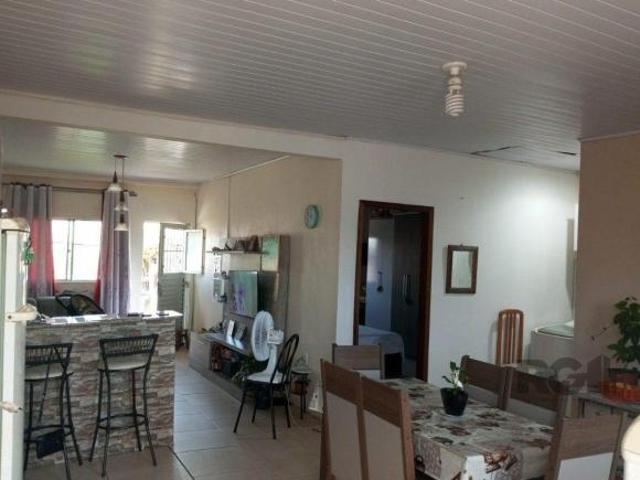 Casa de 1 dormitório, com uma garagem, bairro Rubem Berta Porto Alegre