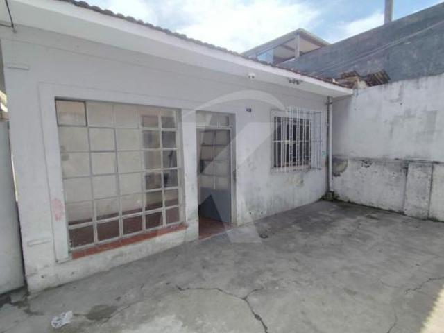 Casa de 1 dormitório com vaga de garagem no Jardim Brasil