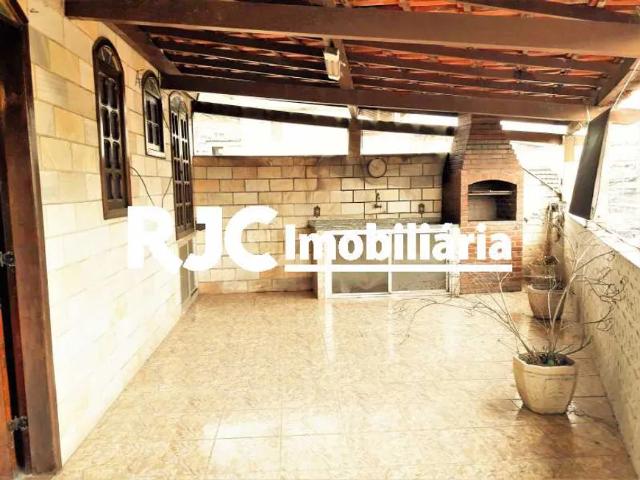 Casa de 240 metros quadrados no bairro Barreto com 3 quartos