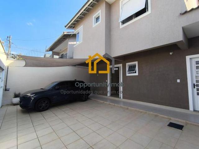 Casa de 240m² à Venda no Jardim Adalgisa | 3 Suítes, Piscina e Segurança 24h