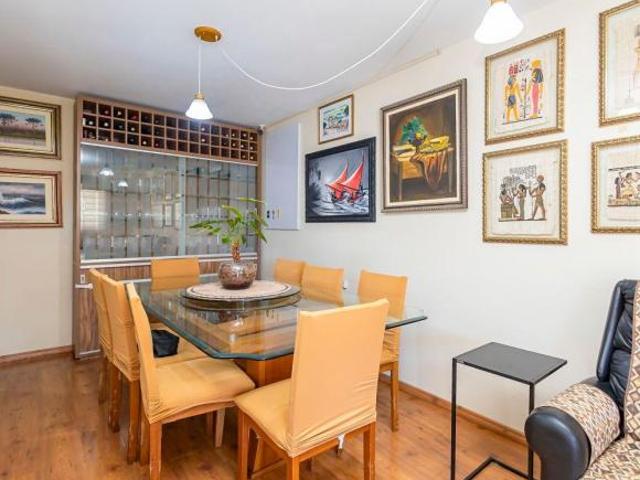 Casa de 245 m² com 5 quartos e 2 suítes à venda em Portão