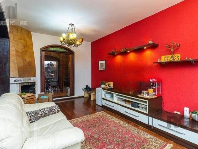 Casa de 245m² com 5 dormitórios no bairro Sarandi