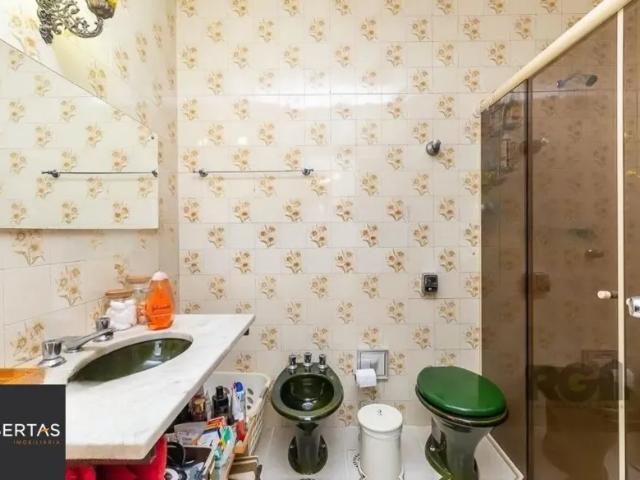Casa de 245m² com 5 dormitórios no bairro Sarandi
