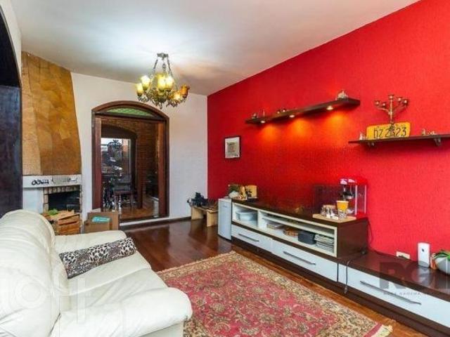 Casa de 245m² com 5 dormitórios no bairro Sarandi
