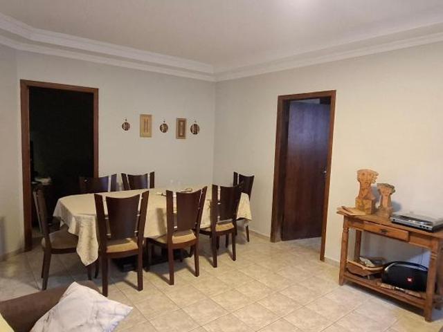 Casa de 250 m² com 4 quartos em venda em Taguatinga