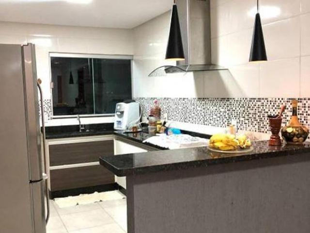 Casa de 250 m² com 3 quartos, 1 suíte, 3 vagas à venda em Jardim Éden