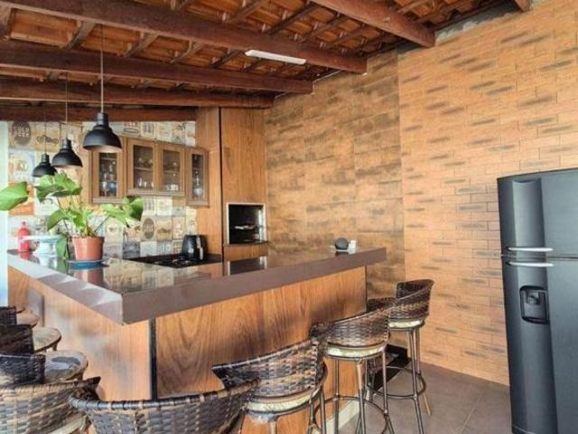 Casa de 250 m² com 3 quartos, 1 suíte, 3 vagas à venda no Itaguá