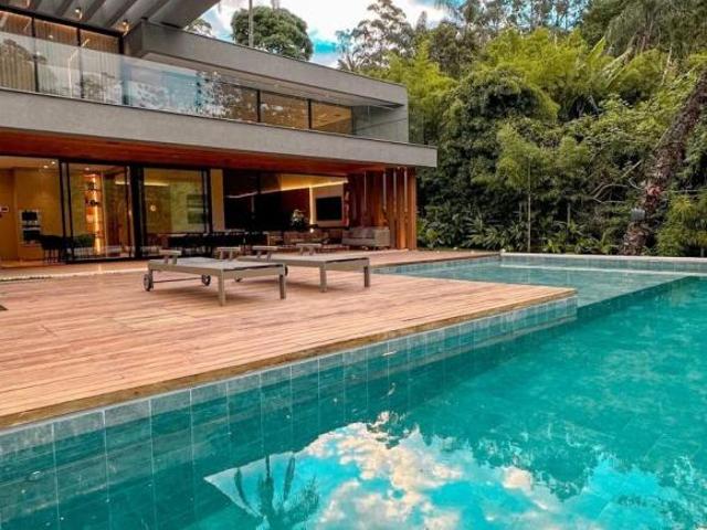 Casa de 250 m² com 3 quartos à venda no Jardim do Golf I