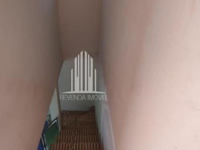 Casa de 250m² · 4 dormitórios · 3 banheiros · 2 vagas de garagem cobertas