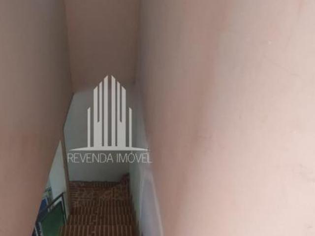 Casa de 250m² · 4 dormitórios · 3 banheiros · 2 vagas de garagem cobertas