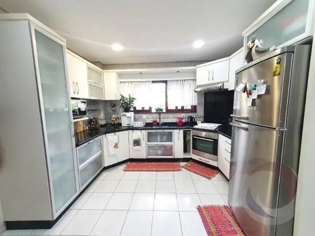Casa de 250m² com quartos sendo 1 suíte no Carianos