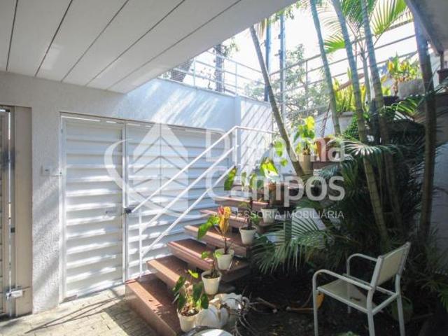 Casa de 251 m² na R. Carlos Maria Della Paolera na região Bosque da Saúde a 300 m da Av. do Cursino