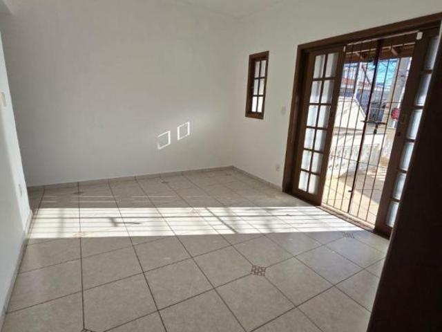 Casa de 266 m² com 3 quartos à venda no Jardim D&apos Abril