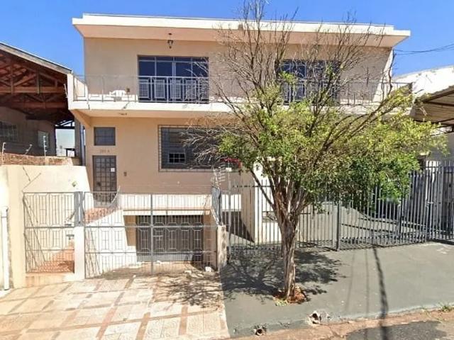Casa de 279m² à venda por R$ 1.300.000 Centro Londrina/PR