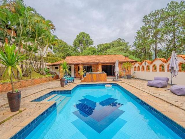 Casa de 2800 m² com 4 suites à venda no Condomínio Refúgio dos Pinheiros