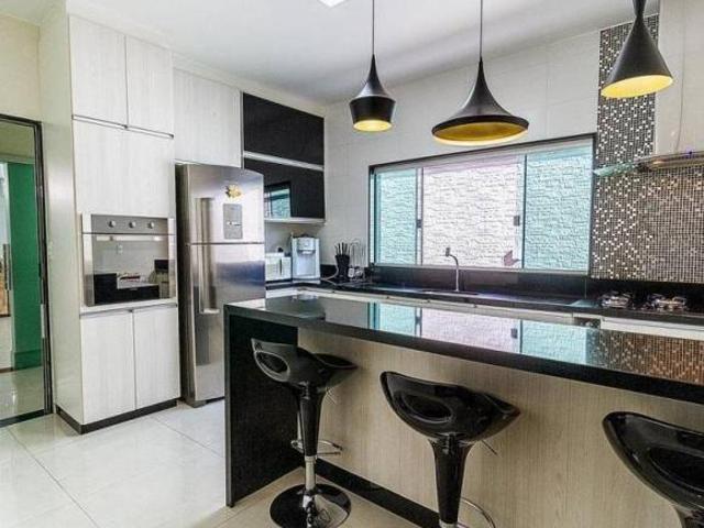 Casa de 280 m² com 4 quartos, 2 suítes, área de lazer gourmet, 3 vagas à venda na Vila Deriggi