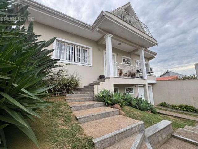Casa de 280 metros quadrados, 3 Quartos e 2 vagas em Canoas
