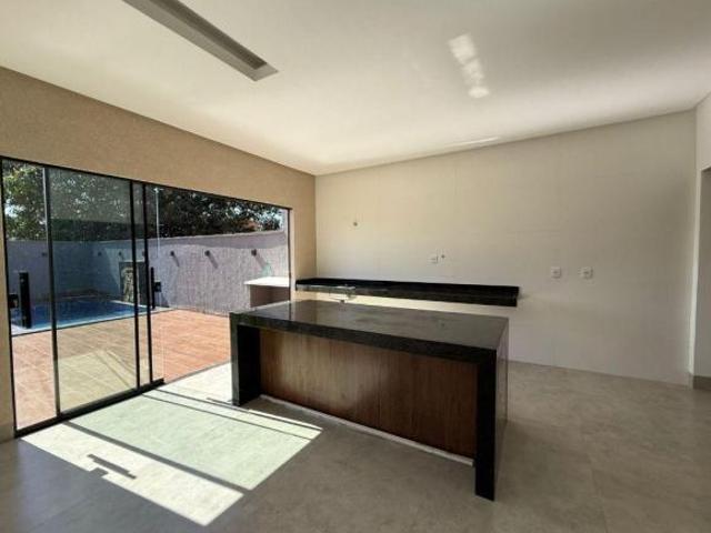 Casa de 200 m² com 03 suítes à venda no Setor Garavelo Residencial Park Aparecida de Goiânia/GO
