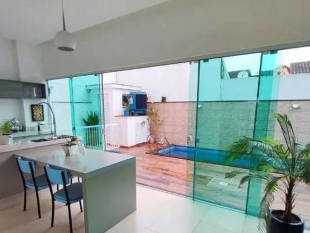 Casa de 200 m² com 3 quartos à venda em Super Quadra Morumbi