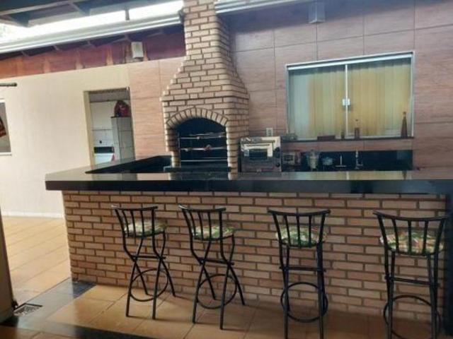 Casa de 200 mt² com 3 quartos, 1 suíte, 2 vagas à venda no Santa Luzia
