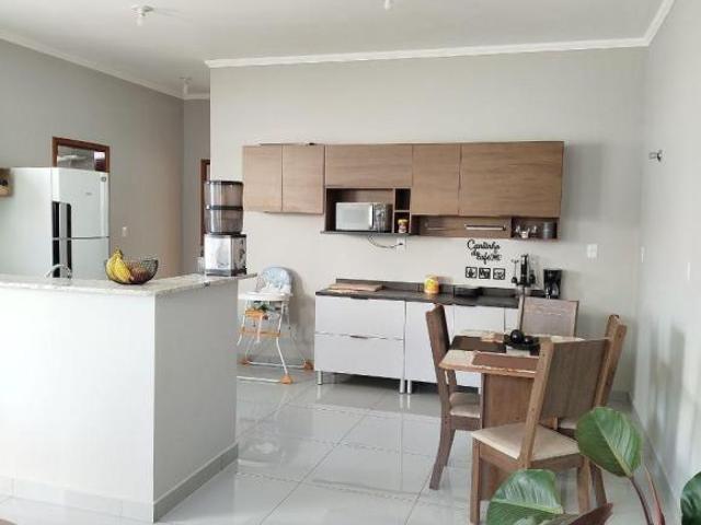Casa de 200 mt² com 2 quartos, 1 suíte, 2 vagas à venda no Vila Tênis Clube