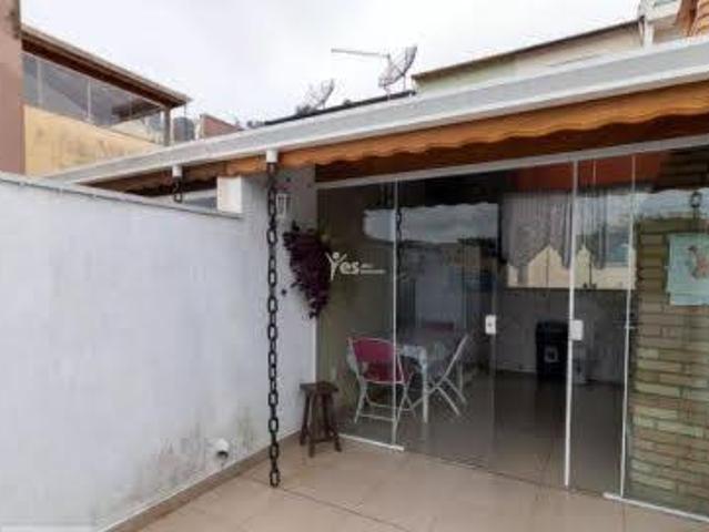 Casa de 200m² com 03 dormitórios e área gourmet com planejados, 02 vagas de gara