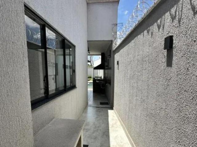 Casa de 210 m² com 3 quartos à venda na Vila Isolina Mazzei