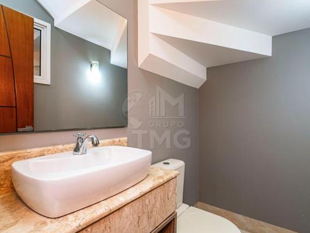 Casa de 210 m² com 3 suítes à venda em Aristocrata