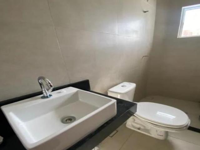 Casa de 220 m² com 2 quartos, 1 suíte, 2 vagas à venda no Centro