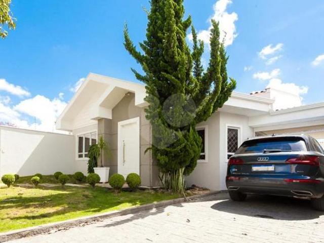 Casa de 220 m² com 3 quartos 01 suite à venda em Novo Mundo