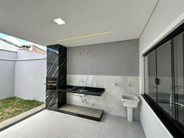 Casa de 220 m² com 3 quartos, 1 suíte, 2 vagas, área de lazer à venda no Centro
