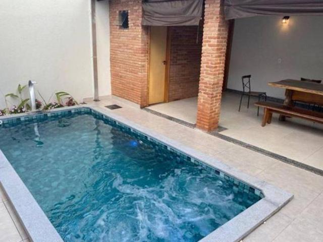Casa de 220 m² com 3 quartos, 1 suíte, 3 vagas e área de lazer gourmet à venda no Jardim Lima