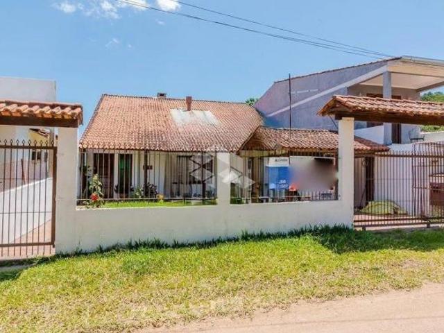 Casa de 220m² com 4 dormitórios à venda na Zona Sul de Porto Alegre