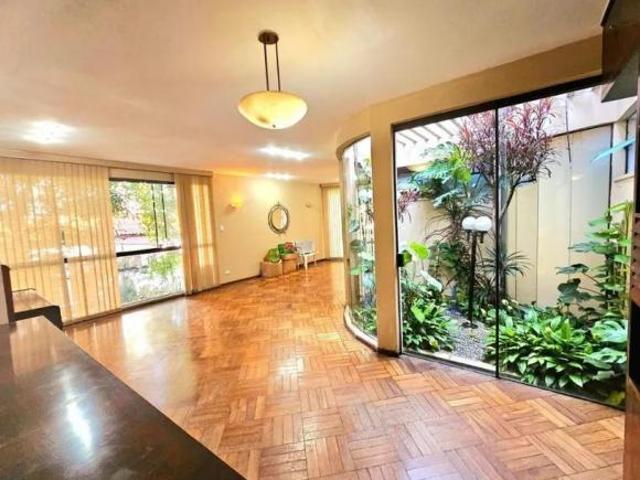 Casa de 228 m², 4 quartos em Sumarezinho, São Paulo