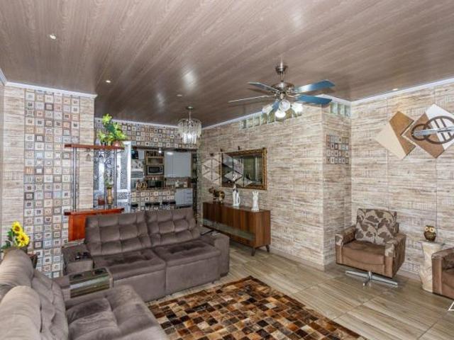 Casa de 230,00 m² de área privada, 2 dormitórios, 2 bainheiros sendo uma suite