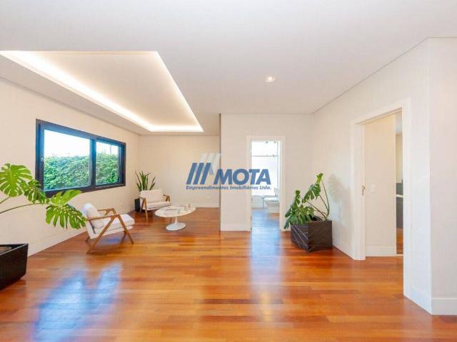 Casa de 230 m² na Gardênio Scorzato Vista Alegre Curitiba PR, aluguel por R$ 20.000/mês