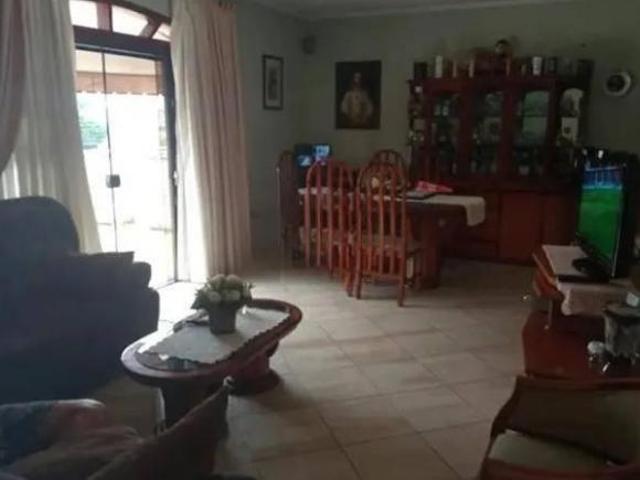 Casa de 230 m², 3 quartos em Bortolândia, São Paulo