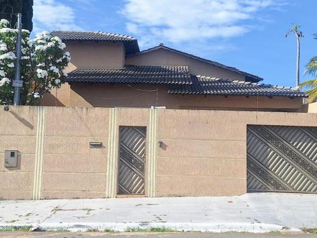 Casa de 232,69 m² com 04 suítes á venda no Parque Anhanguera Goiânia GO